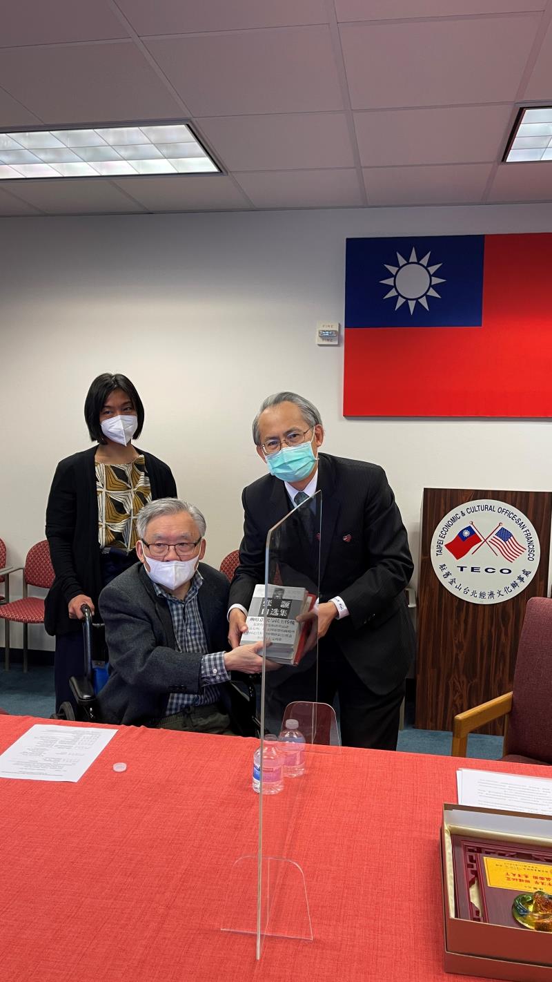 Historian Chang Hao from Academia Sinica donates lifetime book ...